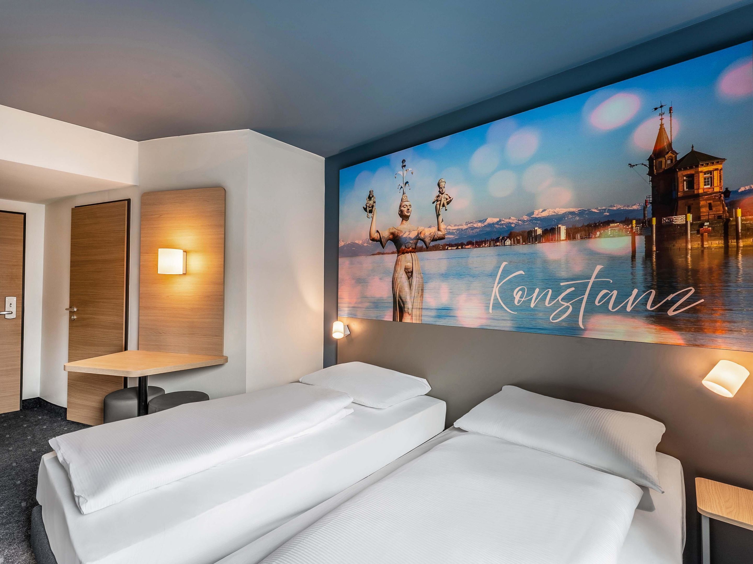 Quarto duplo | Escrivaninha, Wi-Fi de cortesia, roupa de cama