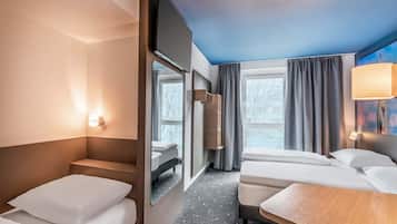 Quarto triplo | Escrivaninha, Wi-Fi de cortesia, roupa de cama