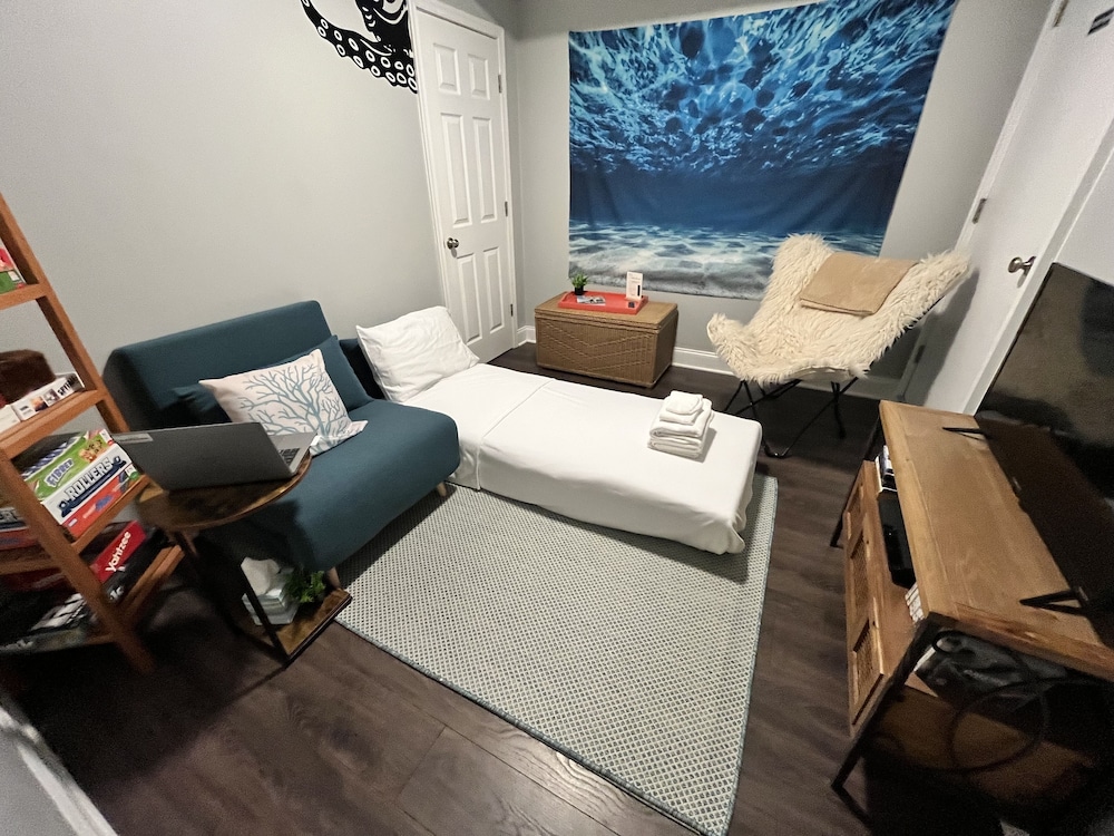3 Br + Den, Sleeps 10, Bikes, Beach Equip & Linens Included! Reserve Now! - Rehoboth Beach, DE