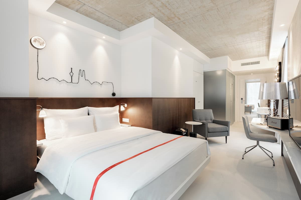 Quarto, 1 cama Queen (Lovely Room) | Roupas de cama premium, cofres nos quartos, individualmente decorados
