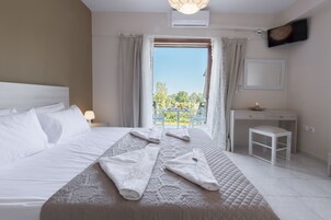 Estúdio luxo | Roupas de cama premium, edredons de pluma, cofres nos quartos