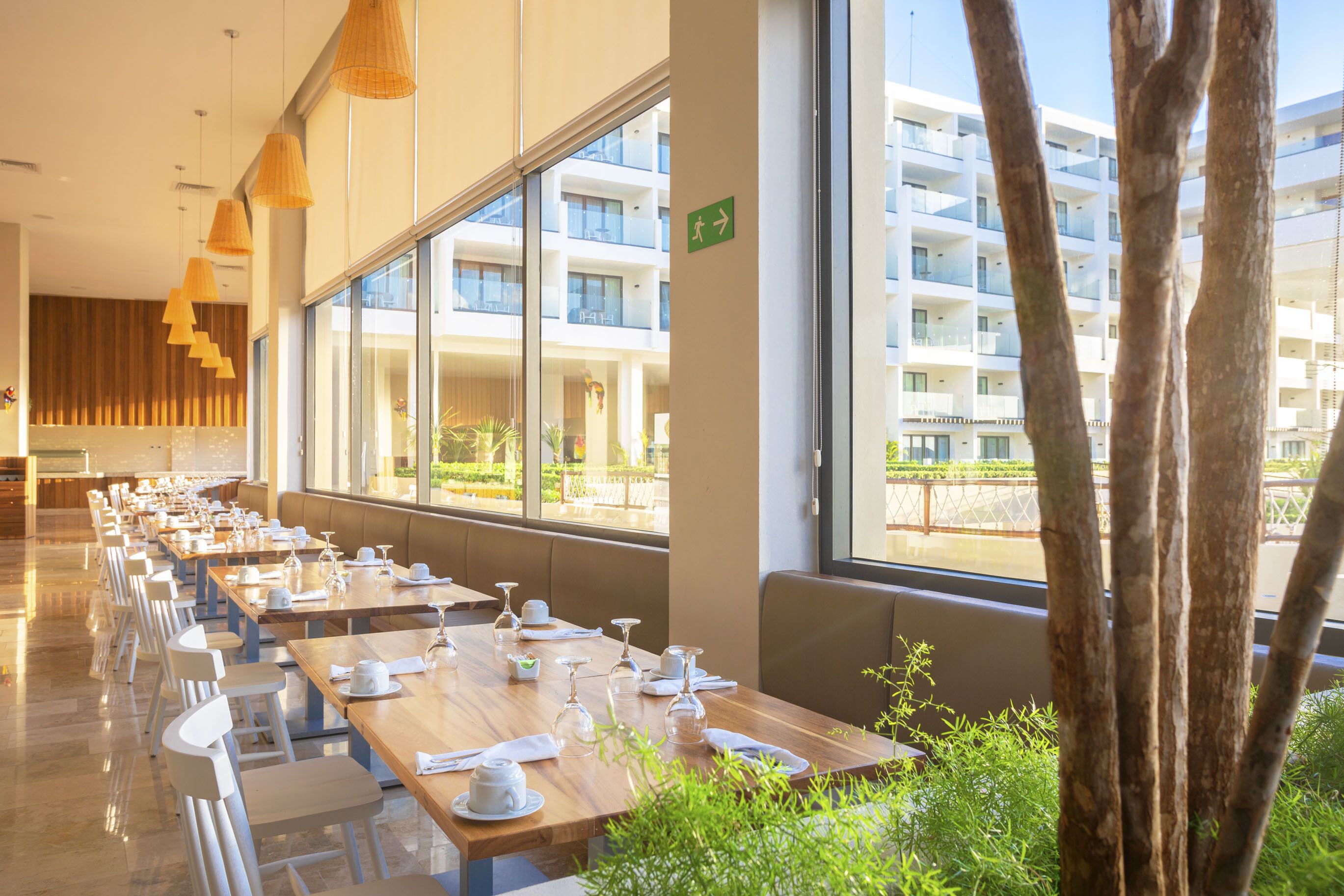 Pequenos-almoços, almoços, jantares servidos, cozinha internacional 