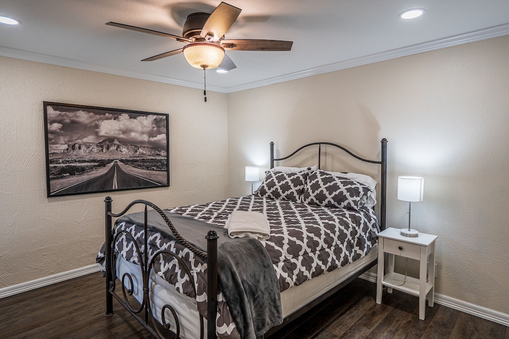 Luxury Resort-style Living In Old Town Scottsdale - Phoenix, AZ