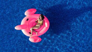 4 piscinas exteriores, da(s) 6:30 à(s) 21:00, guarda-sóis