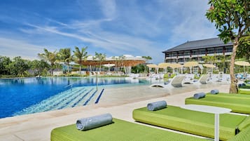 4 piscinas exteriores, da(s) 6:30 à(s) 21:00, guarda-sóis