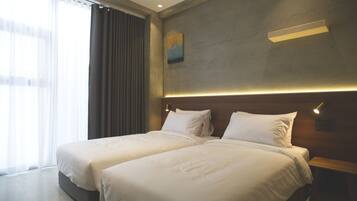 Quarto duplo standard | Roupas de cama premium, edredons de pluma, Wi-Fi de cortesia