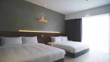 Quarto quádruplo design | Roupas de cama premium, edredons de pluma, Wi-Fi de cortesia