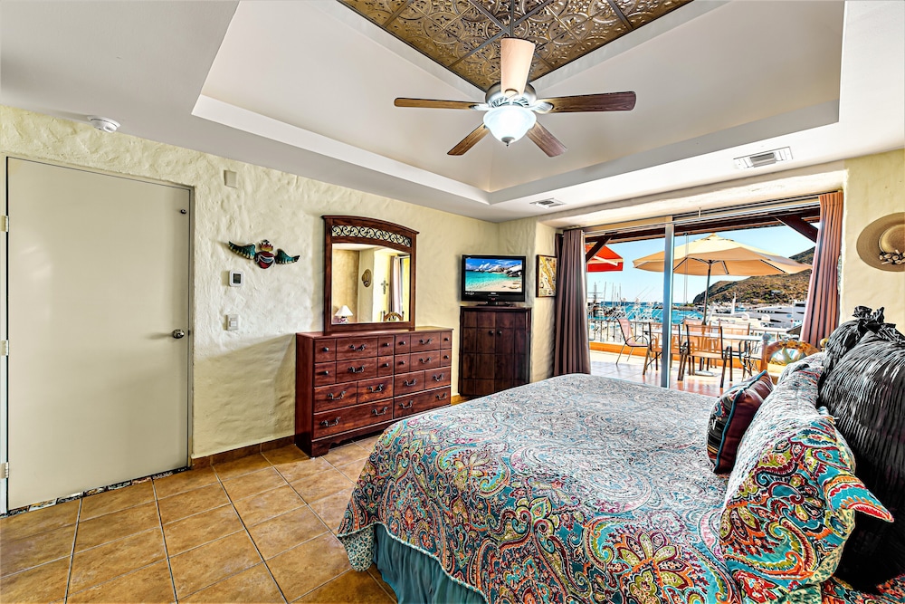 Casa Deakins Is Amazing & Best Location On The Marina - Cabo San Lucas