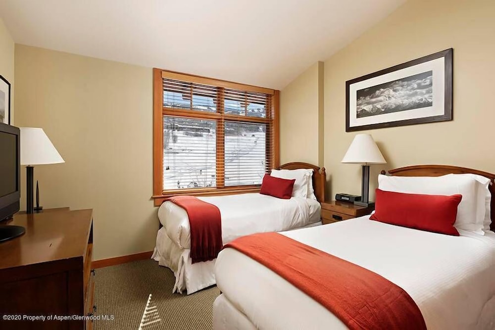Capitol Peak Top Floor Unit With Views Of Slopes - Snowmass Village, CO