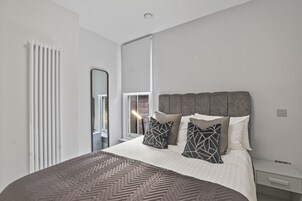 Apartamento, 2 quartos | Com mobília individualizada, secretária, Wi-fi grátis 