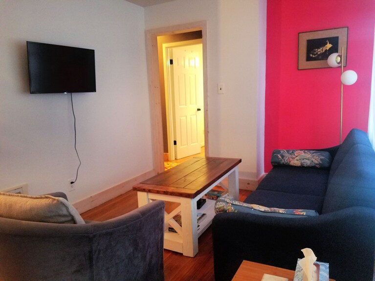 *Welcome To Parrot House* - Pensacola, FL