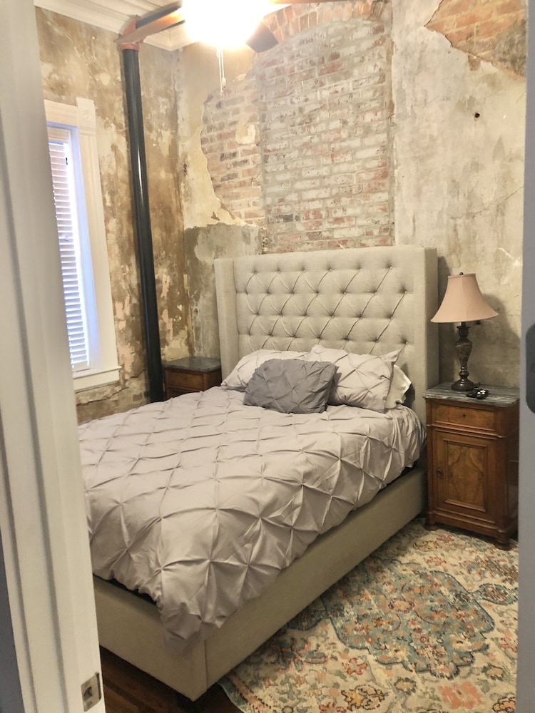 Historic Downtown Apartment - Acadia Parish