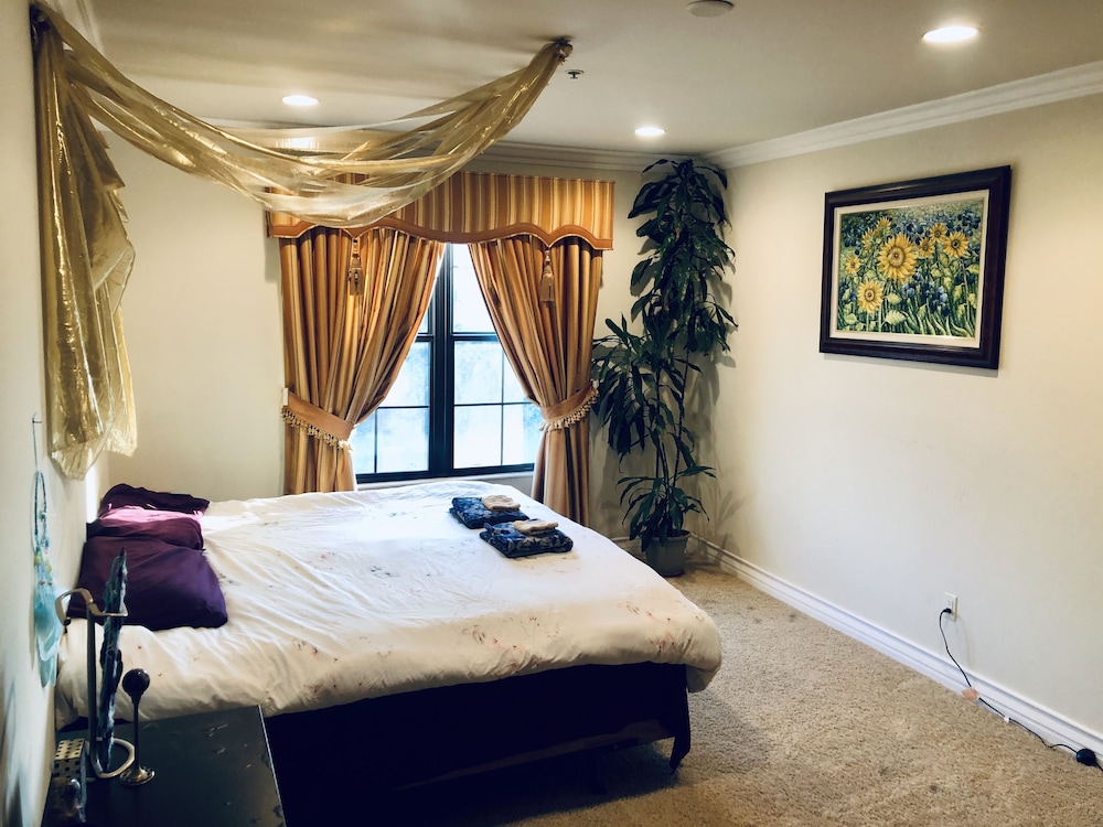 Gorgeous Villa Style Condo By Universal Studios, Farmers Market, & Ventura Shops - Los Ángeles, CA