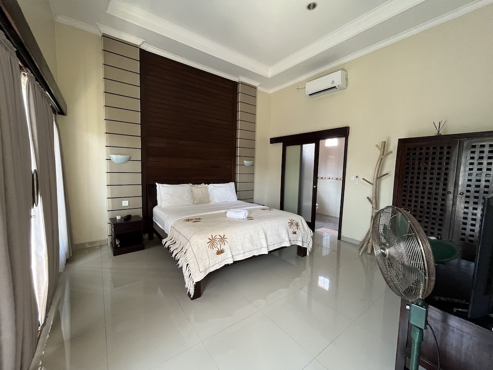 3 Bedroom Pool Villa. 10 Min Walk To The Beach - Kuta