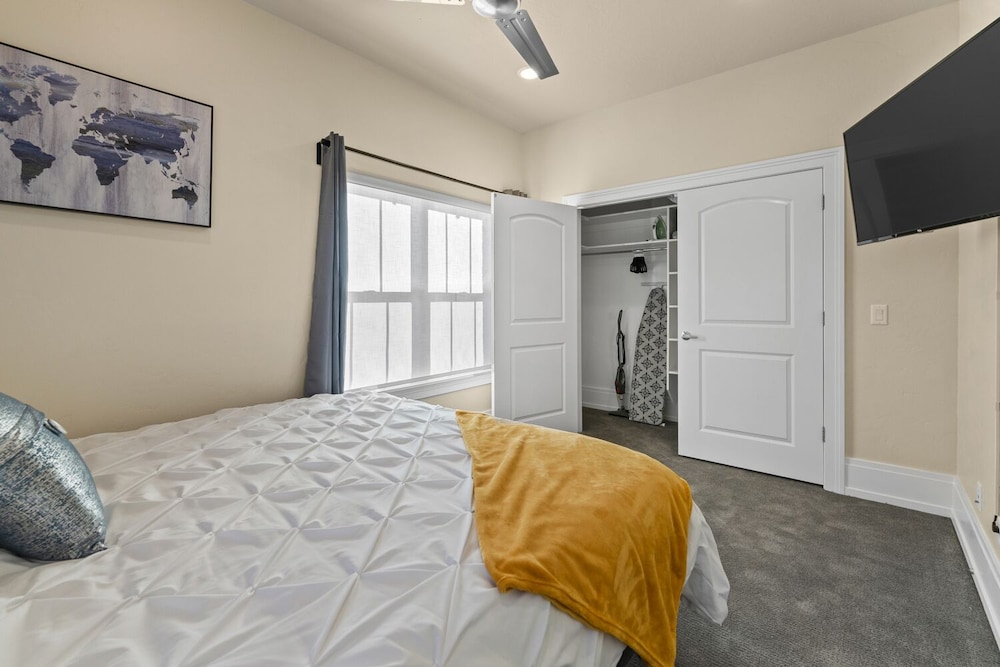 Lux | Step Free | 400+ Wifi | King Bed | Byu - Orem, UT