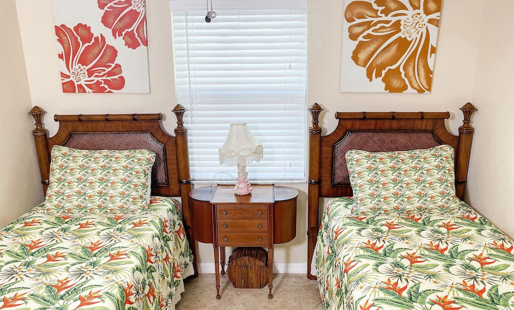 Safety Harbor - Tropical Oasis - Palm Harbor, FL