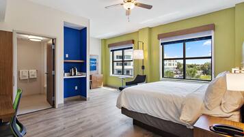 Suite, 2 quartos | Roupa de alta qualidade, camas de colchão pillowtop, cofre no quarto