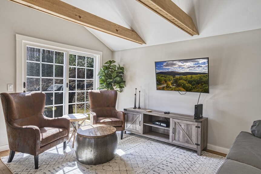 Chic Farmhouse Decor | Deck W/view - Dewey Beach, NH