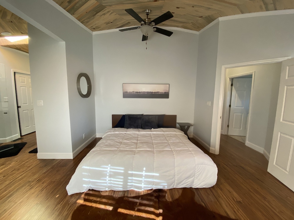 Unique Cozy Home With Lake Norman Views - Lake Norman, NC