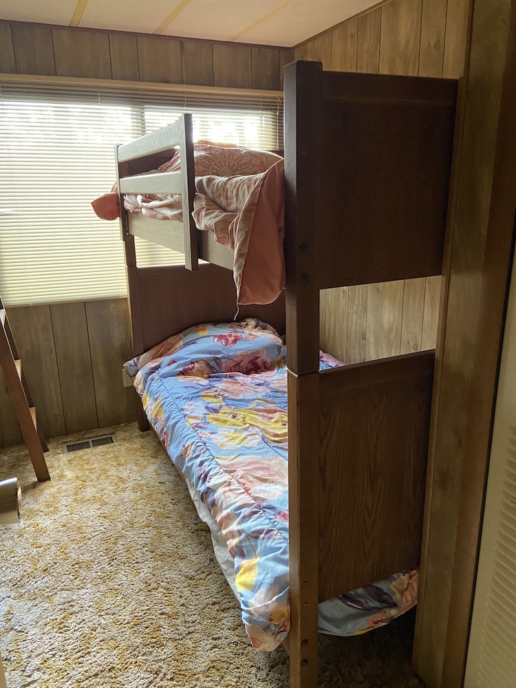 Cozy Up In This Wooded Laurel Highlands Retreat - Seven Springs, PA