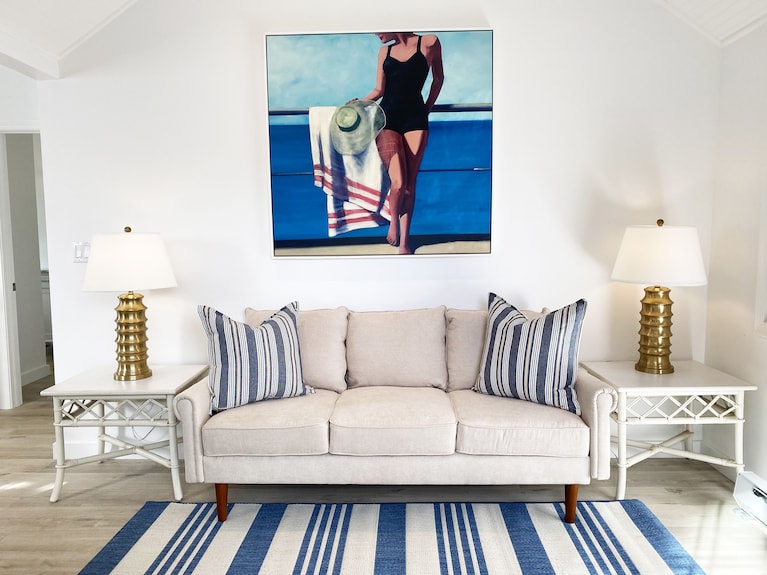 Edgartown Designer Cottage Between Town & Beach. - Martha's Vineyard, MA