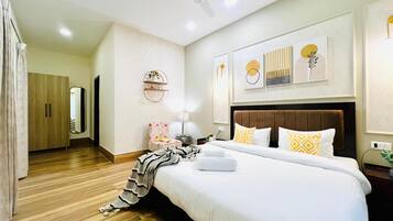 1 quarto, roupas de cama premium, espaço de trabalho para notebook