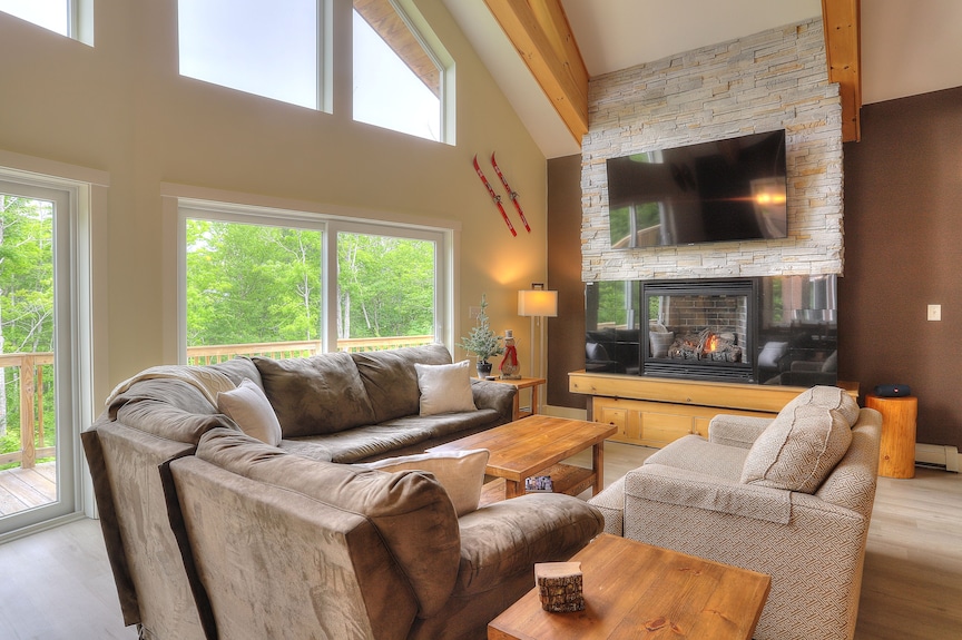 Private Chalet On Saddleback Mountain Ski Resort - Ski In / Ski Out - Maine