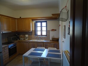 Dúplex Familiar | Cozinha privada | Um frigorífico/congelador grande, um forno, utensílios de cozinha