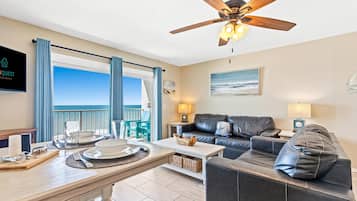 Apartamento em Condomínio Fechado, 1 cama king-size (The Summit 1011) | Sala de estar