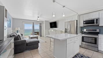 Apartamento em Condomínio Fechado, 1 cama king-size e sofá-cama (The Summit 624) | Sala