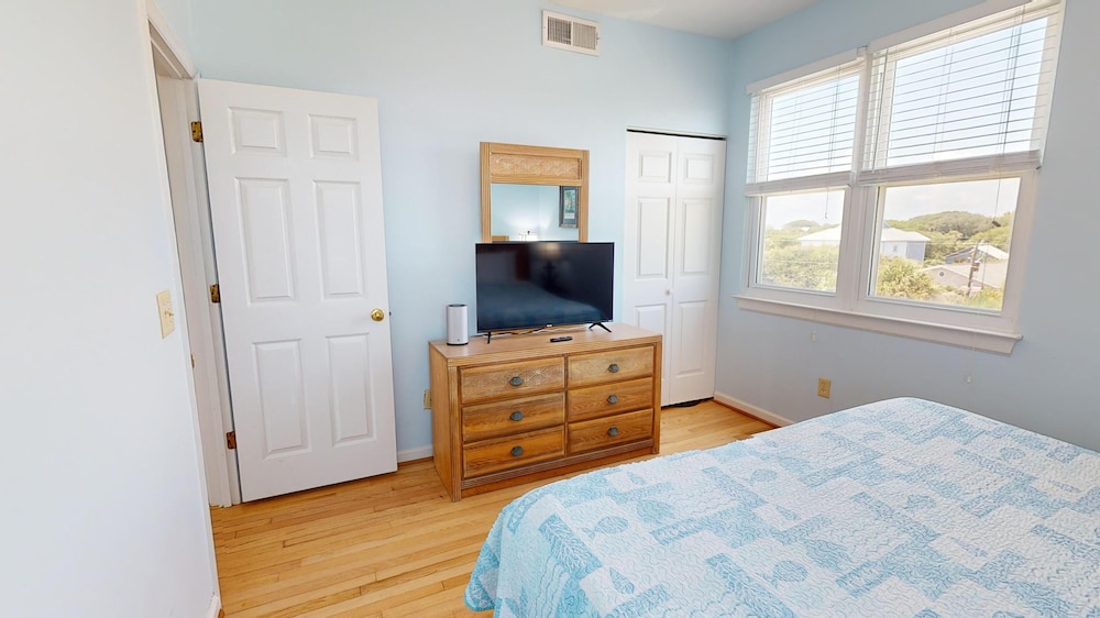 Oceanfront Corner Condo W/beautiful Views~folly Beach Suites 3a - Folly Beach Pier, SC