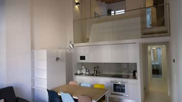 Dúplex, 2 quartos | Cozinha privada | Um frigorífico/congelador grande, um micro-ondas, um forno