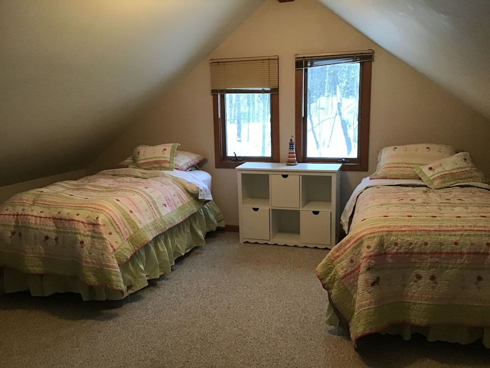 Newly Renovated Killington House, Private, Hot Tub, Two Sided Fireplace - Killington, VT