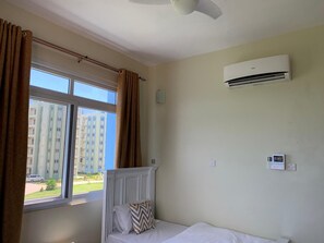 Apartamento família, 3 quartos | 3 quartos, individualmente decorados, individualmente mobiliados