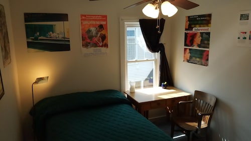 Jan Feb March + Special Healthy Comfy Shared Space - Shaker Heights, OH