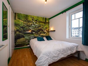 Casa | 7 quartos, individualmente mobiliados, ferros/tábuas de passar roupa