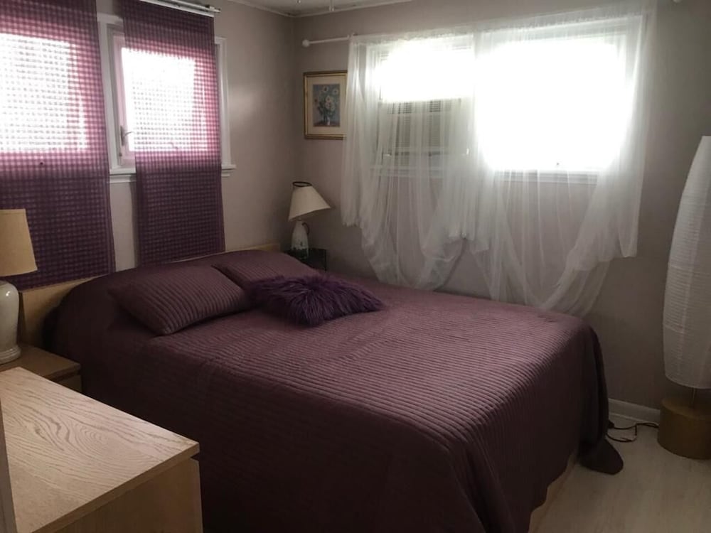 1 Block From The Beach . Ocean View Cozy Beach House . Backyard With Fire Pit . - New Jersey