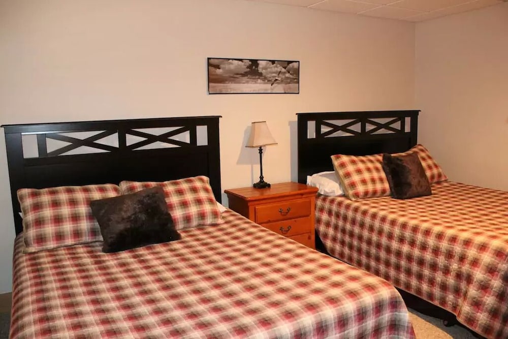 Beautiful Condo Located In Disciples Village ~ Steps To Ski And Water Park! - Boyne City, MI