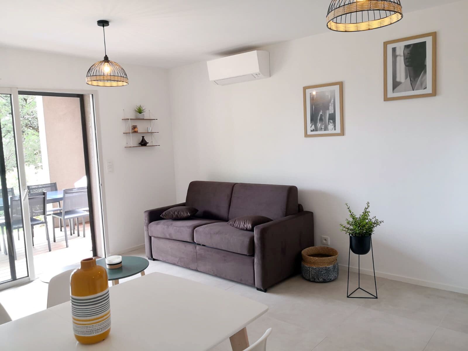 Bel Appartement En Rez-de-jardin Avec Vue Montagne - Figari