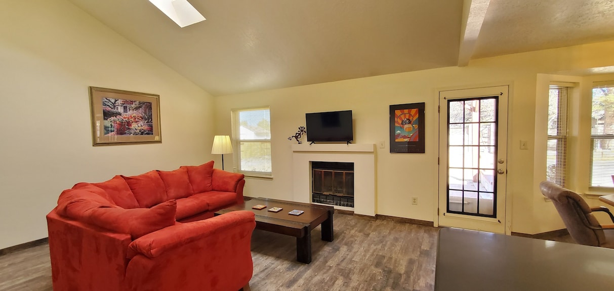 The "Rainbow" 4/bed + City Park Access - Rio Rancho, NM