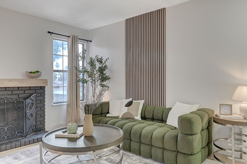 Nordic Grace Fully Renovated 2 Bd 2 Bth Condo Near Lv Strip - Free Parking - 라스베이거스, NV