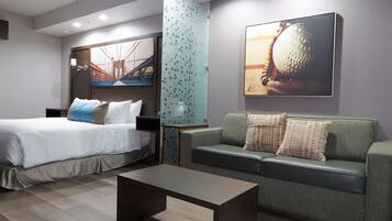 Suite, 1 cama king-size, acessível, banheira (with Sofabed) | Cofre no quarto, secretária