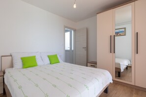 Apartamento (Two-Bedroom Apartment with Terrace) | 2 quartos, Wi-Fi de cortesia