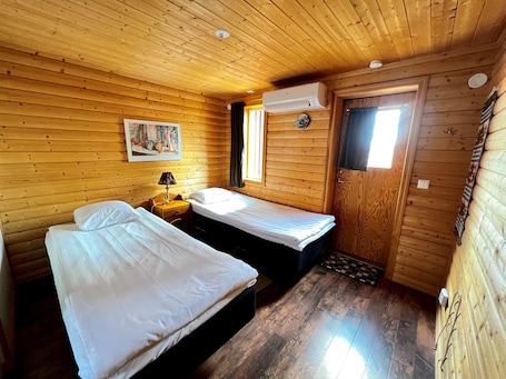 Cabana de Madeira Familiar | Com decoração personalizada, com mobĆlia individualizada, secretĆ”ria