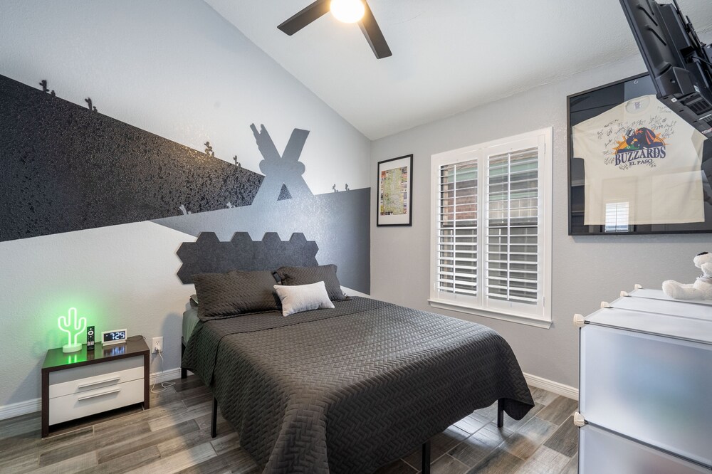 Luxury El Paso Themed Home W/ Futuristic Showers - El Paso, TX