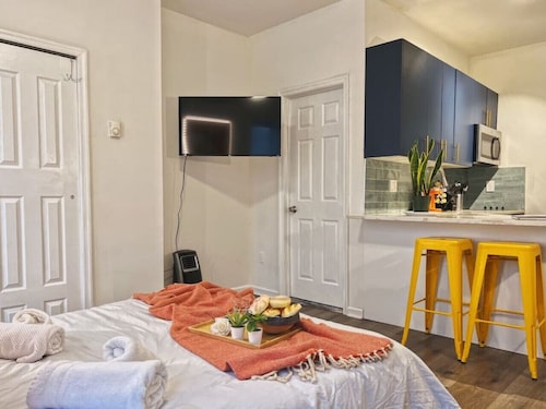 Ramblei Near Rittenhouse Square | Studio - 3f - Philadelphia, PA