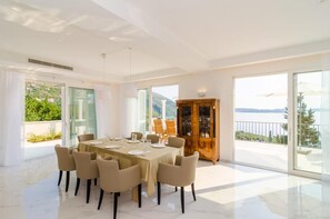 Villa (Five Bedroom Villa with Swimming Pool) | Sala de jantar