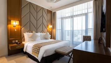 One Bedroom Apartment | Cofre no quarto, ferro/tábua de engomar