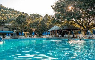 Piscina interna, 6 piscinas externas