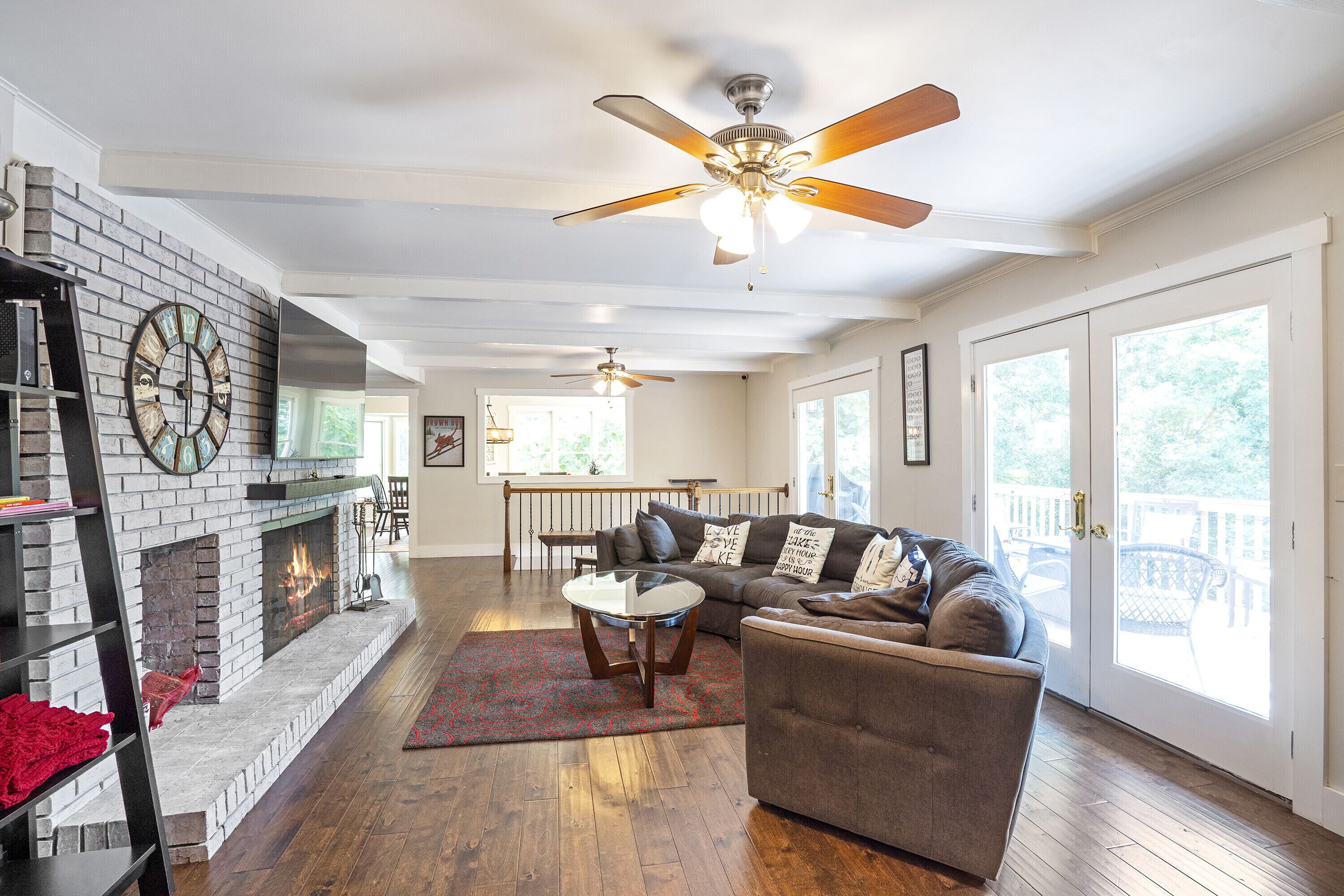 Lakefront Retreat, Private Dock, Kayak, 3 Decks, Bar/game Rm, Deep Water Cove - Buford, GA